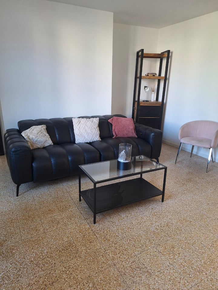 Escapade Idéale Appart Climatisé 10 Min Du Centre - Châlons-en-Champagne