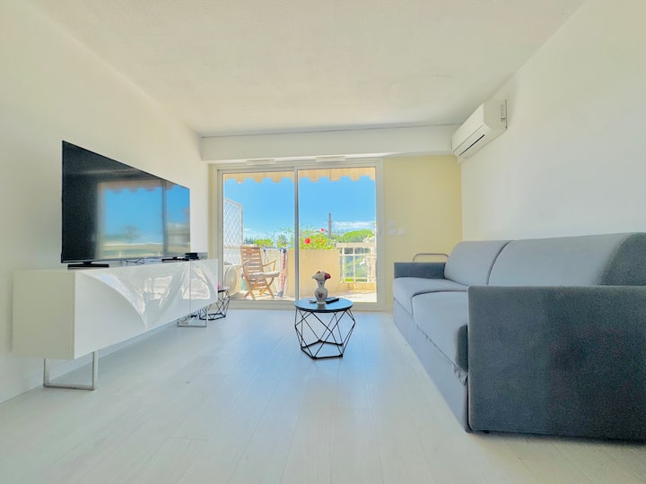 Baies De Juan: Apt 4 Prs, Piscine, Clim - Antibes