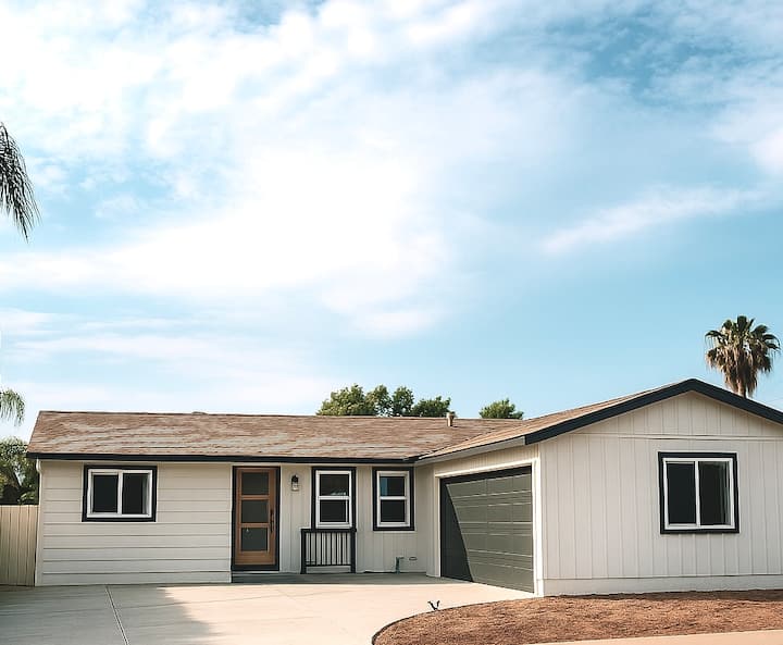 10minucsd-kingbed-parking-safe-nearbeachshops - San Diego, CA