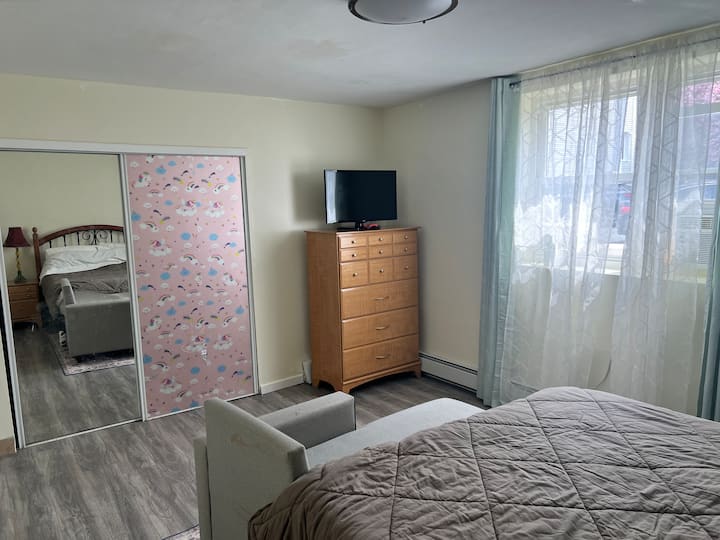 Comfy .Byseaside House - Staten Island, NY