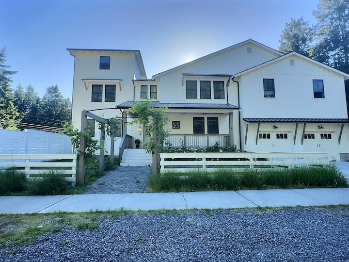 Stair-free King Suite | Fenced |A/c | Walk To Rail - Bothell, WA