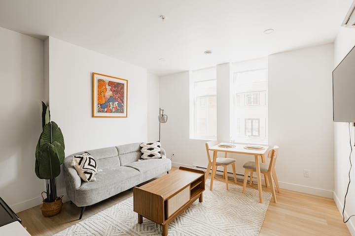 Downtown Montreal Loft | Urban Charm | Near Metro - LaSalle