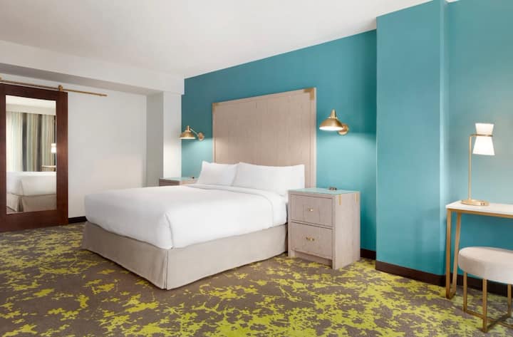 Luxury 1 King Room W/ Breakfast - Boulder, CO