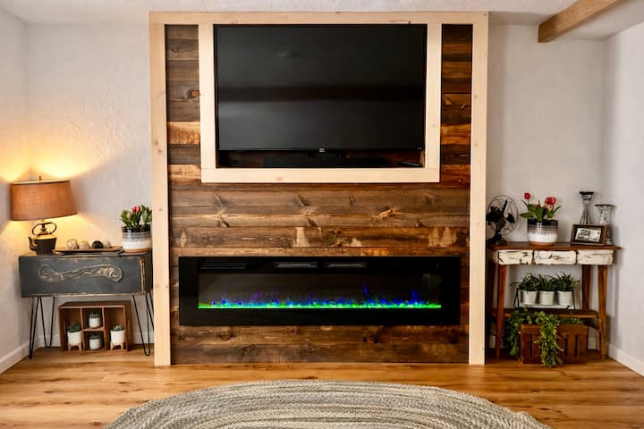 Remodeled/ 72"fireplace/2 Min 2 Lakes/parks/trails - Peninsula, MI