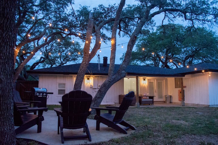 The Salted Oaks | Sleeps 10 Guest - Rockport, TX