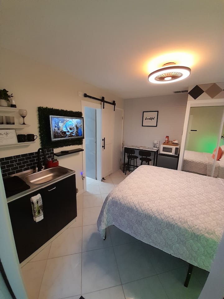 Yc Tropical Stay.
100% Private Stay & Conford. - Lakewood Ranch, FL