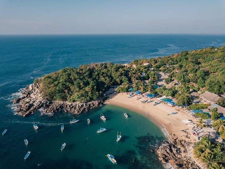 Beachfront Gem • Ocean View For 5 + Breakfast - Puerto Escondido