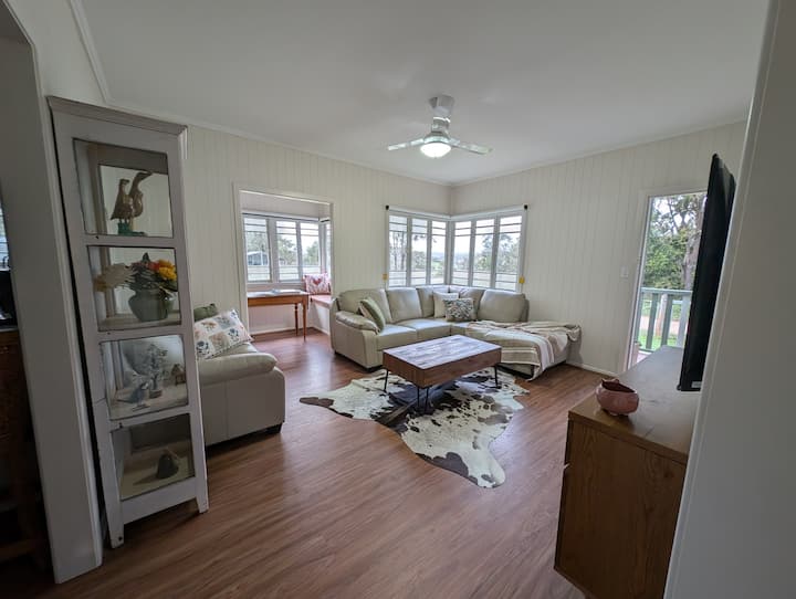 Big Tree Farmhouse Rathdowney. - Rathdowney