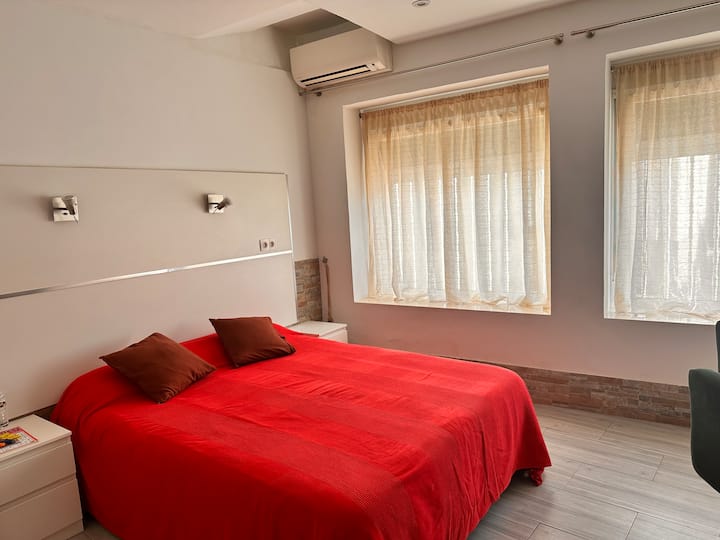 Студия ИРИ N1 Пинеда де Мар - Calella