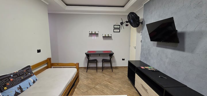 Kit Aconchegante Bem Localizada, Hospedagem De 30h - Guarujá