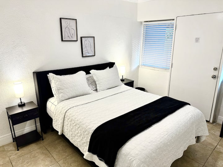 Master Room #6 Near Hard Rock H4 - Miramar, FL