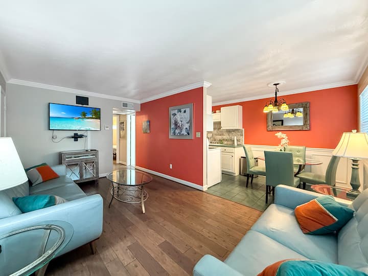 2bdrm Beach Escape! Relaxation, Sun And Fun! - Virginia Beach Oceanfront