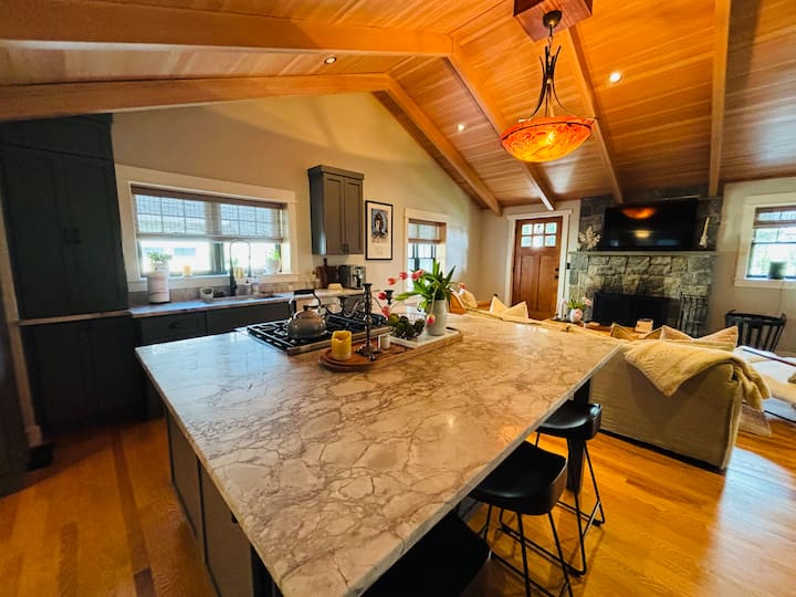 Continental On Congress - Saratoga Springs, NY