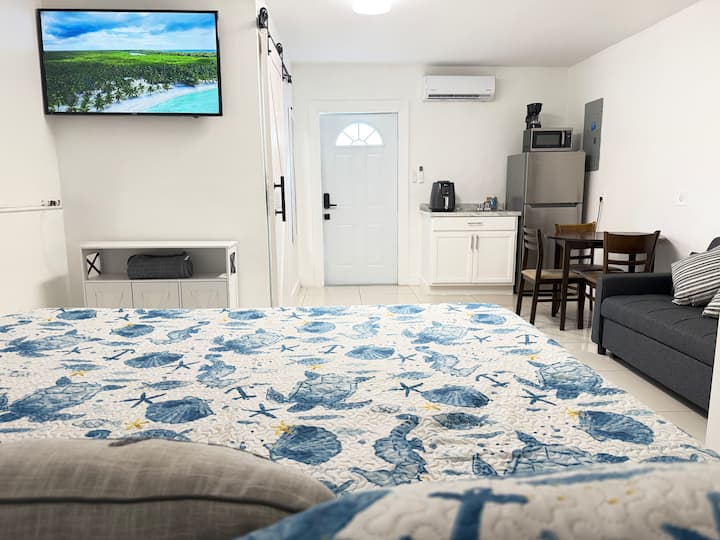 Private Miramar Studio | King Bed  Near Hard Ro - Miramar, FL