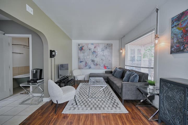Full Home -Dt, Bmo, Stampede Walk- *Ac* W-parking - Calgary