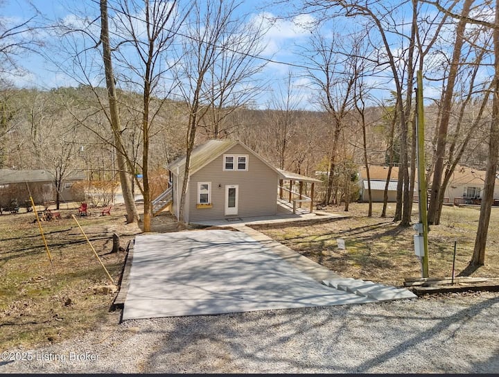 Shabby Chic Cozy Cove Lake House - Mammoth Cave National Park, Kentucky