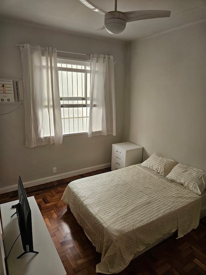 Casa Completa Há Uma Quadra Da Praia - Copacabana