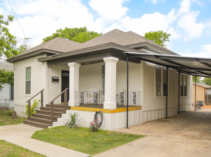 La Higuera Home Riverwalk
Alamodome /Airport - San Antonio, TX