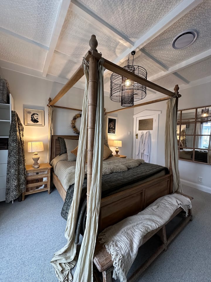 Victorian Suite - One To Two Bedrooms -