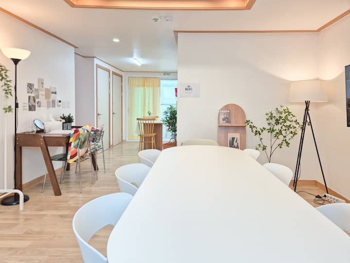 [대형숙소]가양역#12인#단체#방3#화2#먹자골목#파티#결혼식/주차1대,kbs아레나 - Bucheon-si