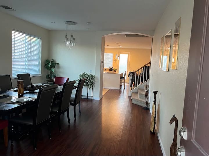 Private Entire Home-perfect For Families & Groups. - Concord, CA