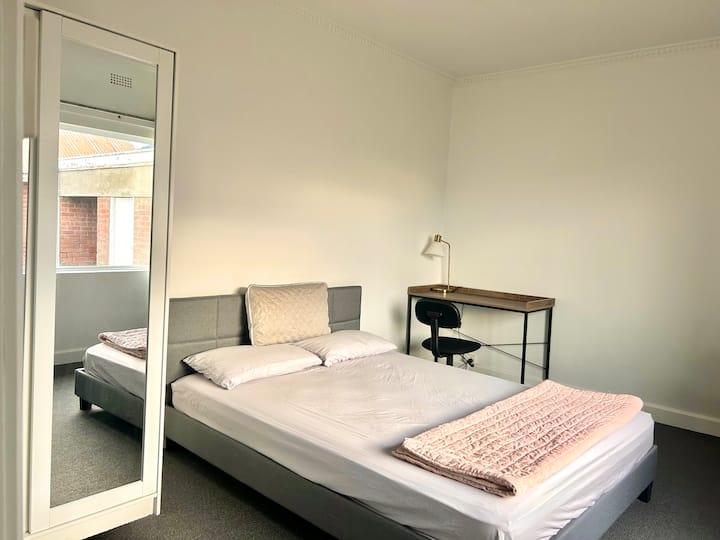 Girls Only! A Room In Glenorchy - Tasmania