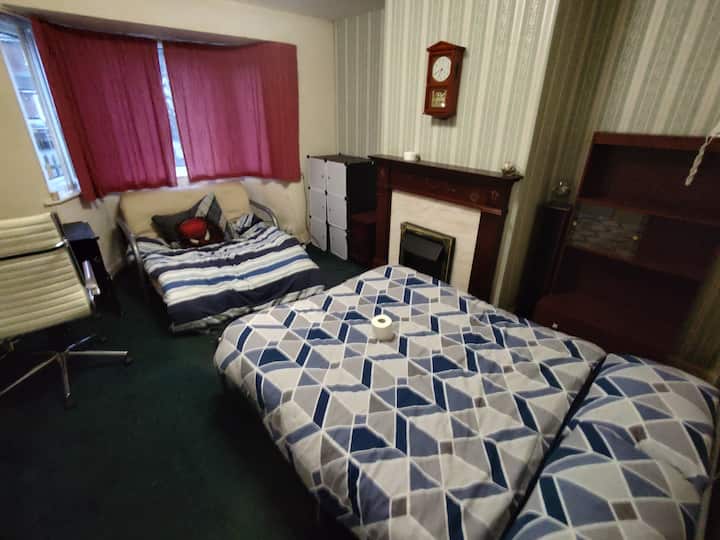 F1. Best Room Near University - Nottingham