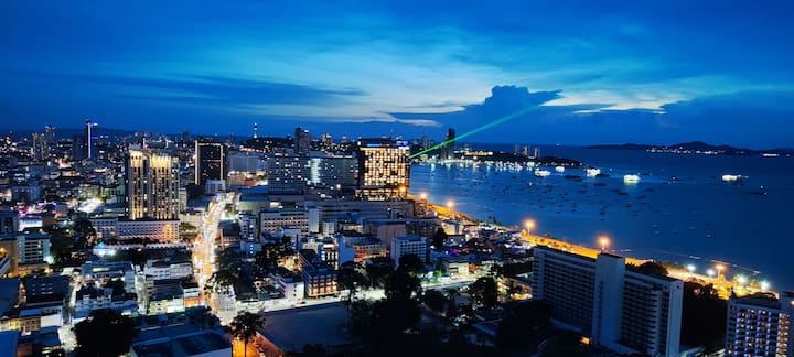 芭提雅市中心高层侧海景超便利泳池健身房六巷好莱坞唐人街中心海公寓 - Pattaya City