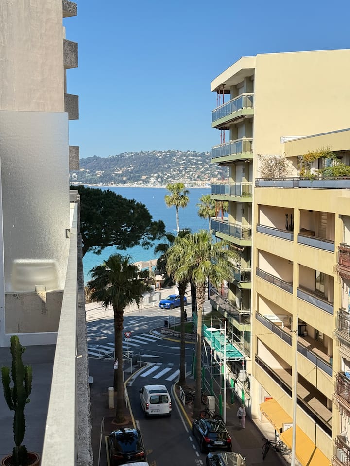 Charmant T2 Avec Grande Terrasse, 50m De La Plage - Juan-les-Pins