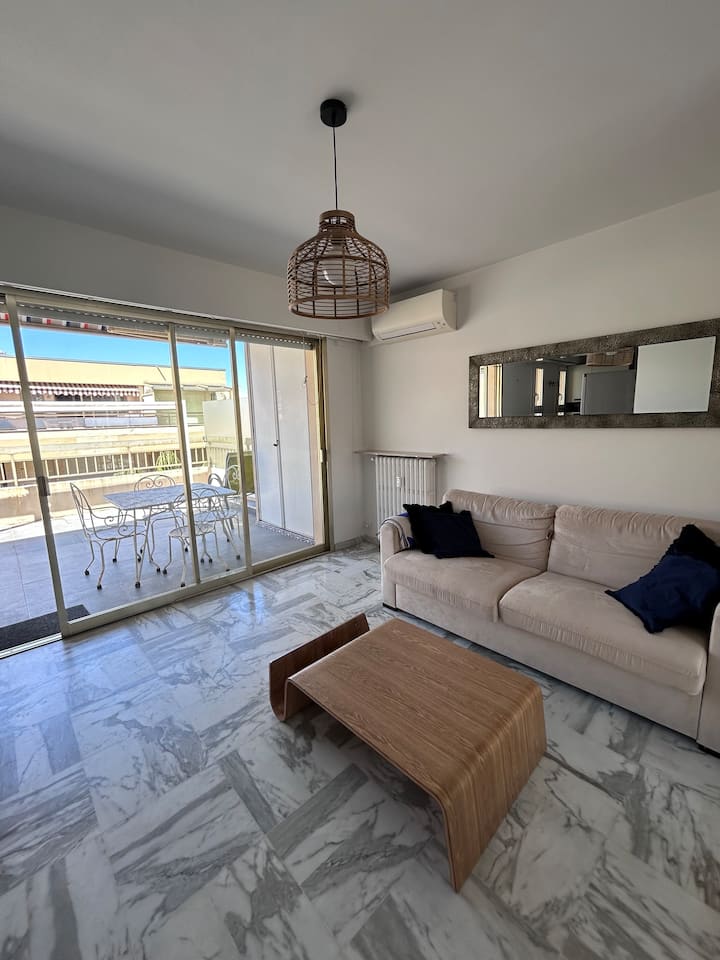 Charmant T2 Avec Grande Terrasse, 50m De La Plage - Juan-les-Pins