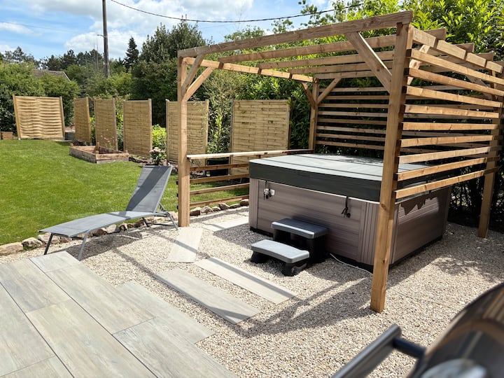 Nature & Jacuzzi, 1 H45 De Paris - Hotel Ibis Budget Cosne Sur Loire