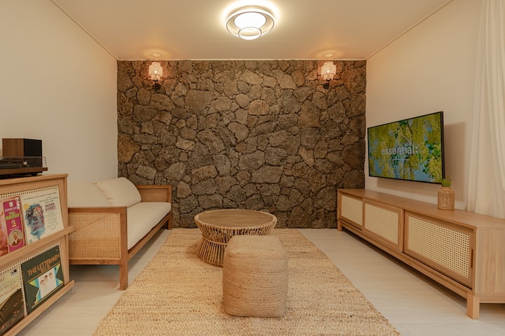 Private / Oil Arm Shell 3402 - Jeju-si