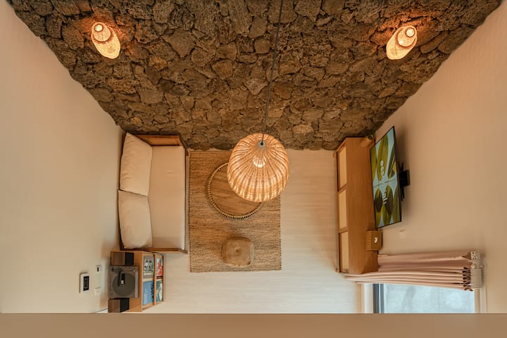 Aewol/25 Min Airport/jeju Sensibility/lp/shell2301 - Jeju-si