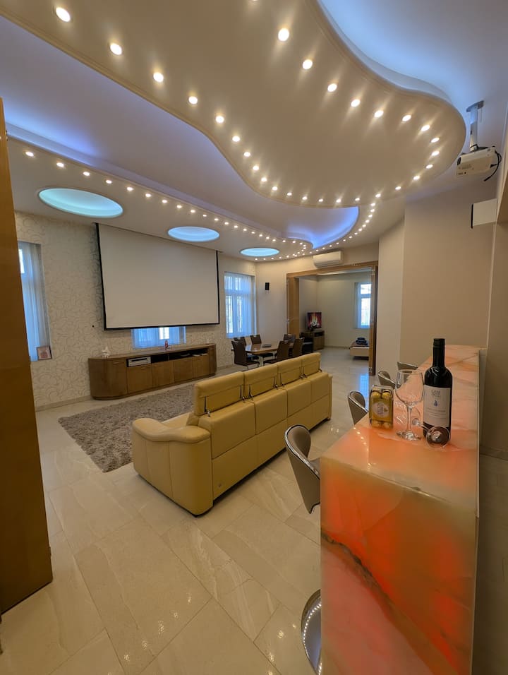 City Center Luxury 2br Apt W/ Spa & Cinema & Patio - Budapest