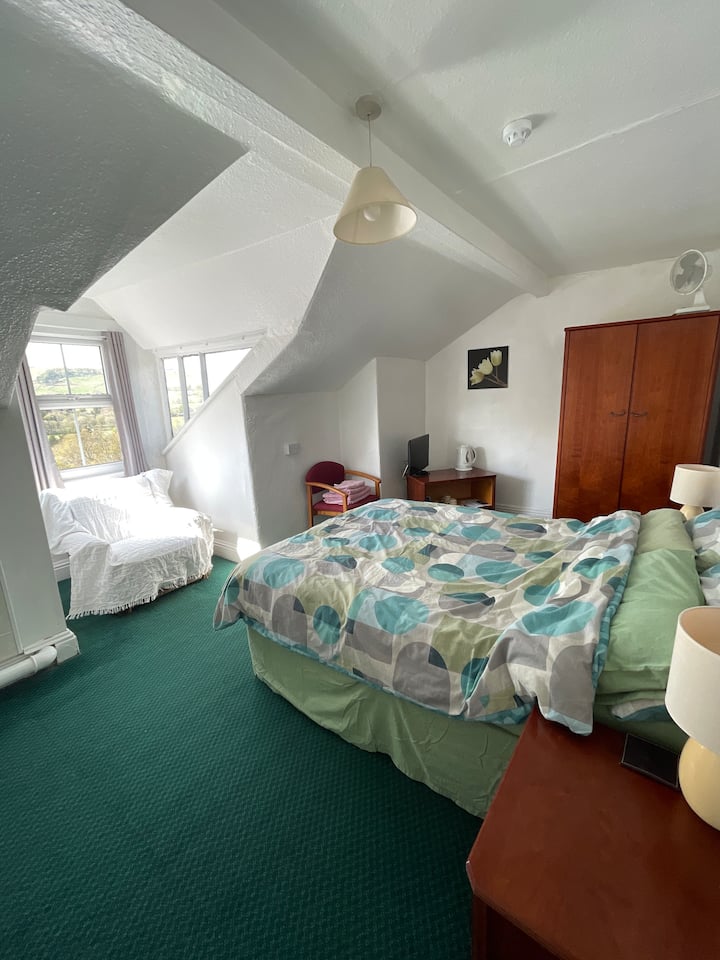 Double Bed With Shared Bathroom - Alston