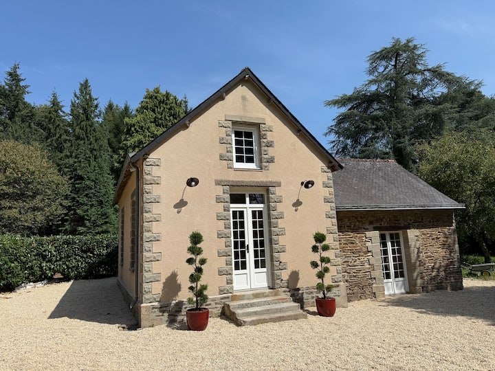 House Nestled In The Forest - Pontorson
