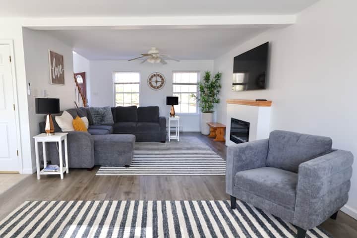 Deer Alley |Game Room • Firepit • Sleeps 10 - Pocono Mountains, PA