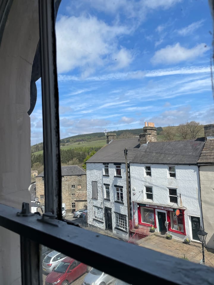Single Bed With Shared Bathroom - Alston