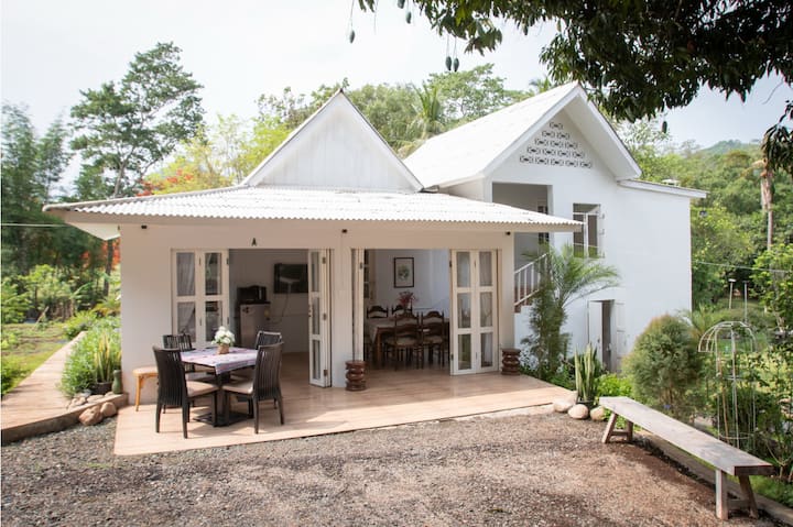 The White House อาคาร A - Mae On District