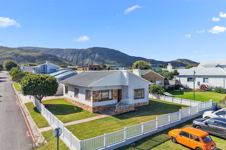 Kleinmond Coastal 2br | Fireplace & Sea Views - Kleinmond