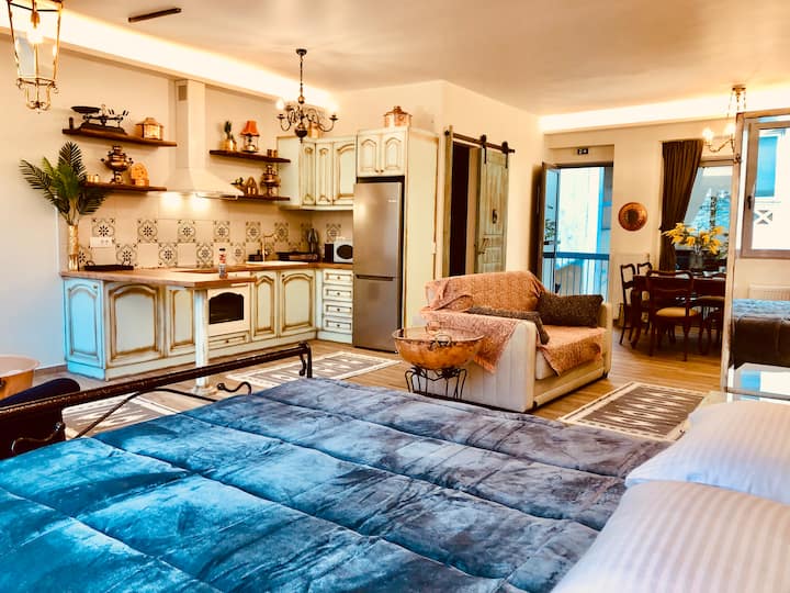 Old Athens Thission “Retro Art Room’ - Atenas