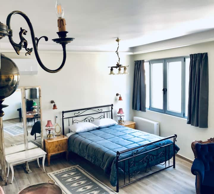 Old Athens Thission “Retro Art Room’ - Афины