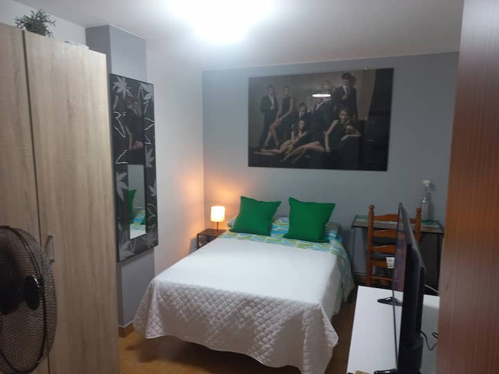 Habitación Para Larga Estancia. - Zaragoza