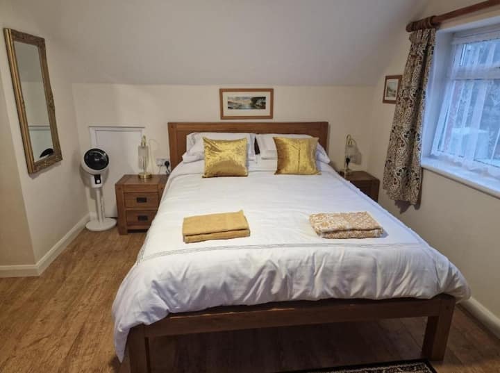 Family Room In Woodvale Bungalow - Haverfordwest