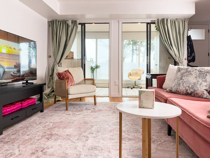 Private Entry | 2 Parking I Walk To Mapleview - Burlington