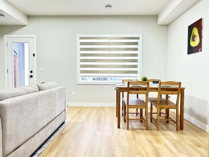 Private Walk-out Apartment! - Cochrane