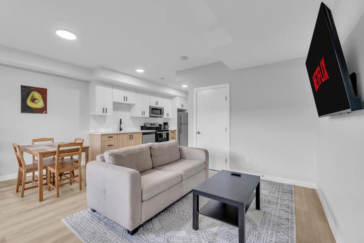 Private Walk-out Apartment! - Cochrane