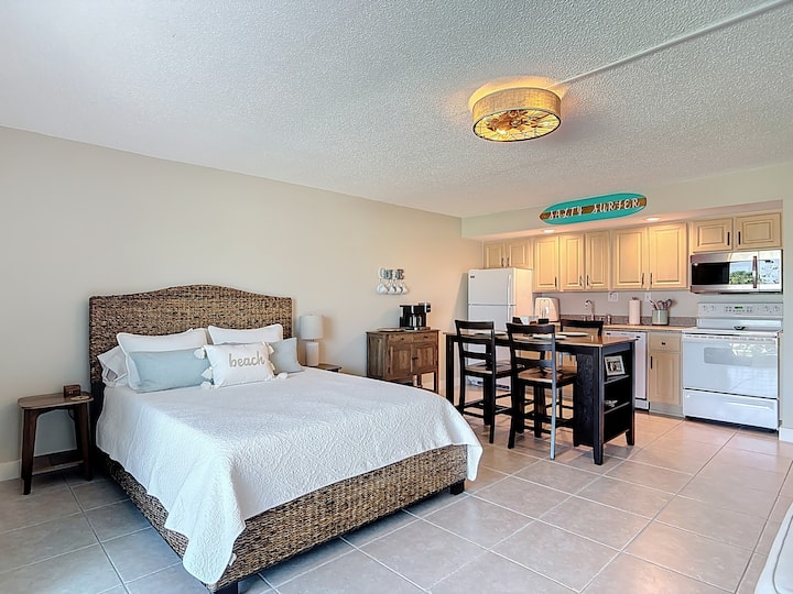 Salty Surfer Beach Getaway - New Smyrna Beach, FL