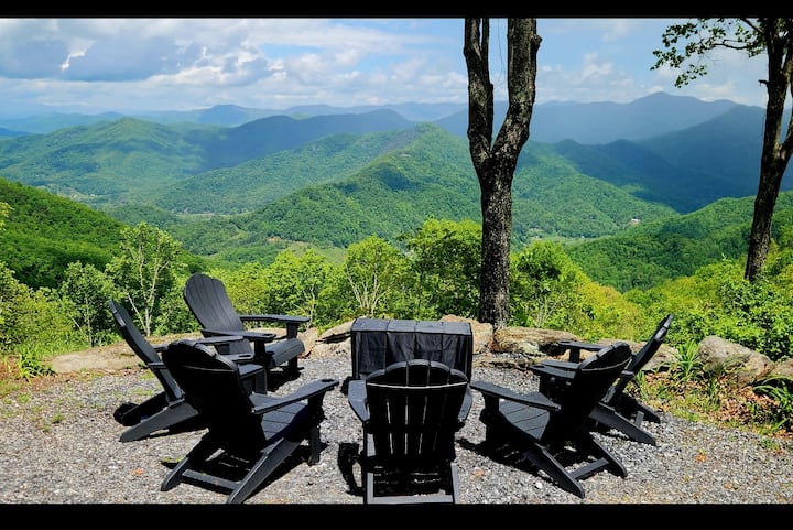 Dual Peaks Gem $1m View /Hot Tub - Tuckasegee, NC