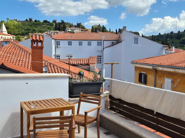 New 2025! Amazing Terrace, 3 Rooms And 2 Bathrooms - Piran